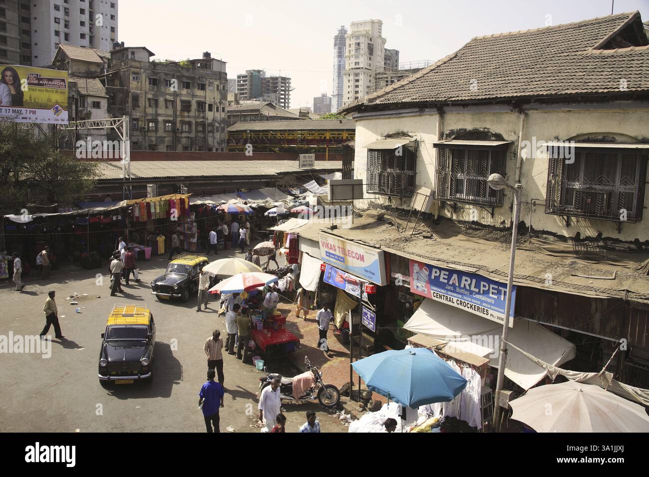 Mumbai western line railway stations hi-res stock photography and ...