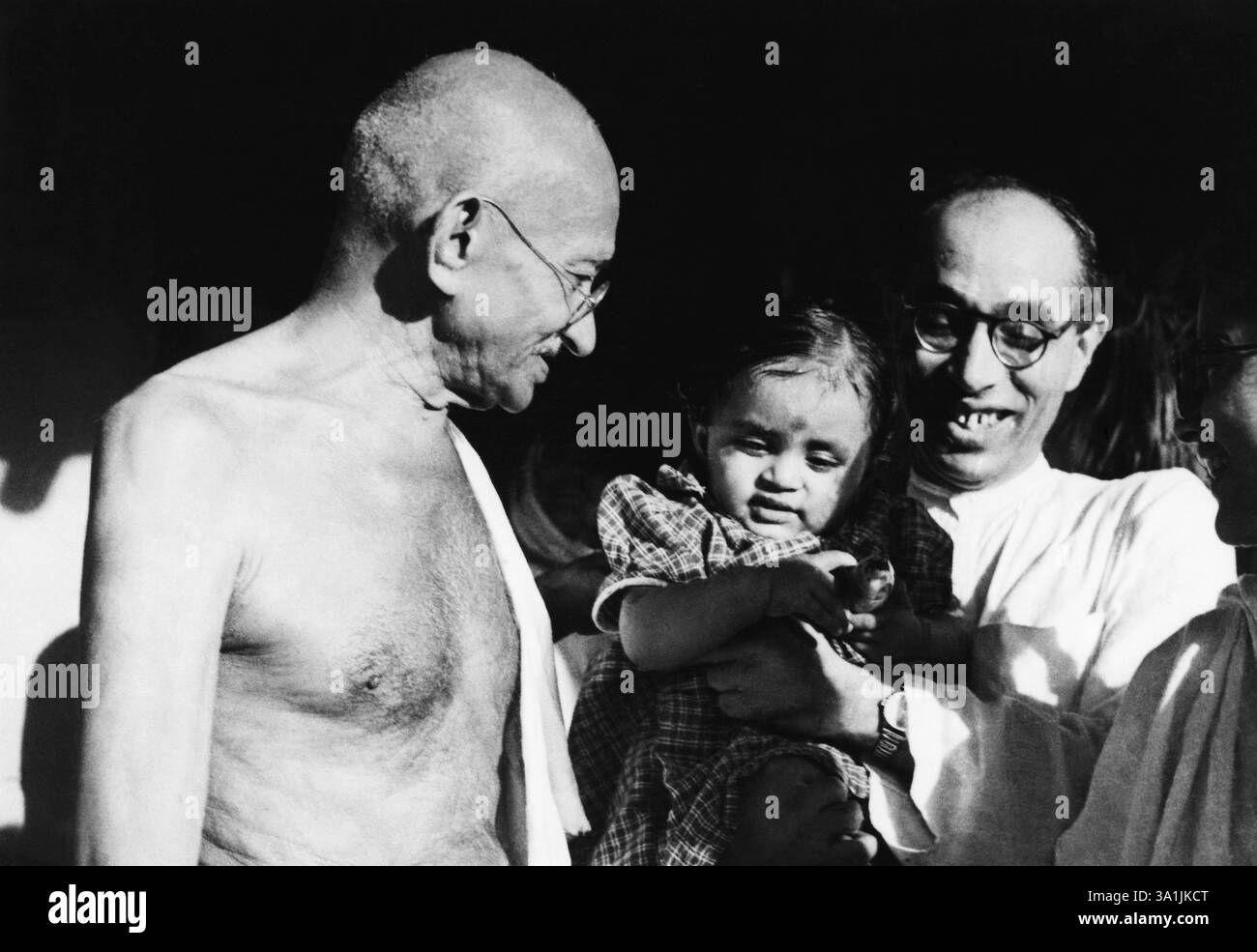 Mahatma Gandhi and Pyarelal Nayar (l), who carries his niece Nandini at ...