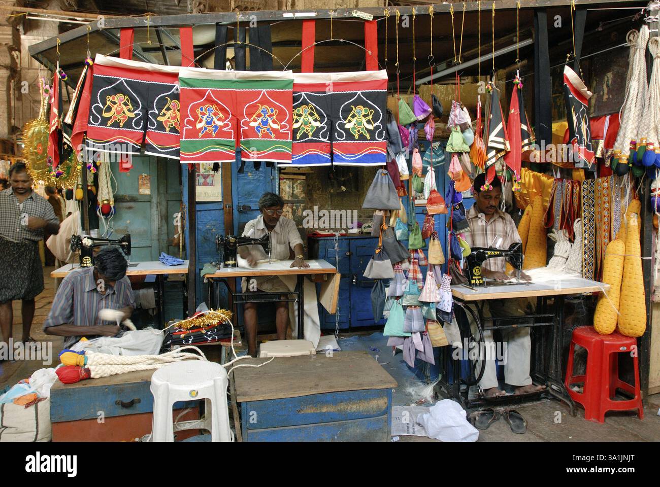 Pudumandapa the 328 feet (30m) long hall built by Tirumalai Nayaka in ...