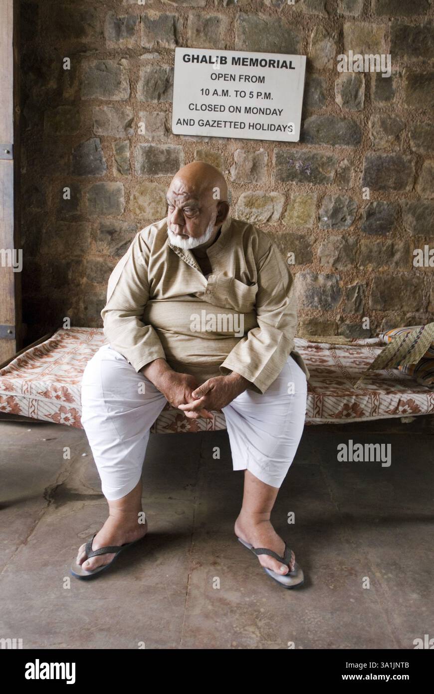 Chowkidar at Mirza Ghalibs home, Chandni Chowk, Old Delhi, India, Asia ...