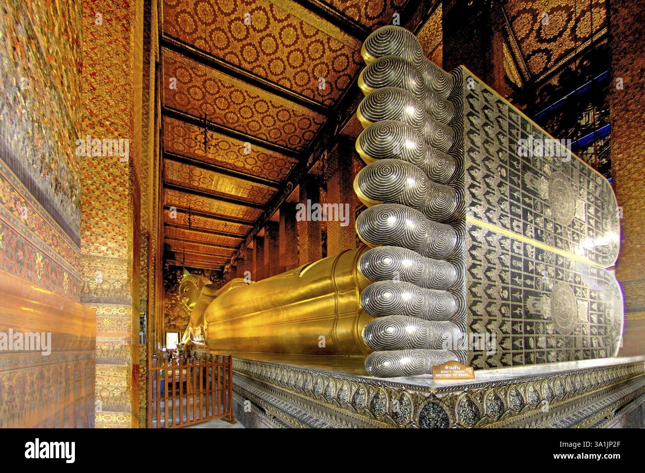 Wat Phra Chetuphon monastery King Rama one Chakri dynasty 16th century ...