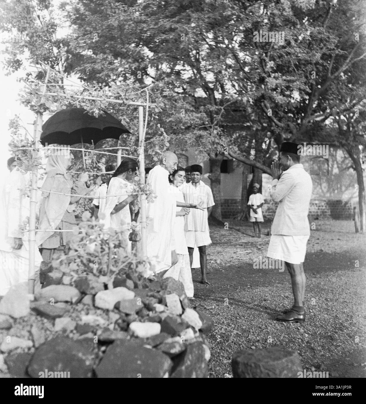 Manu Gandhi, Mahatma Gandhi, Sushila Nayar and others at Aga Khan ...