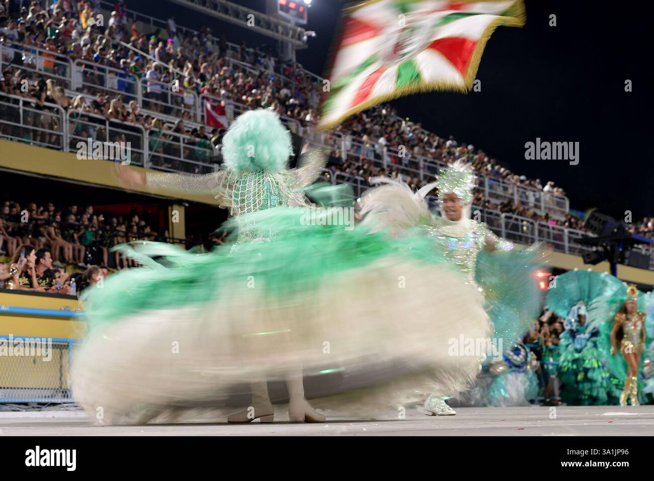 RJ - RIO DE JANEIRO - 03/08/2025 - CARNIVAL RIO 2025, CHAMPIONS PARADE - Members of the Grande ...