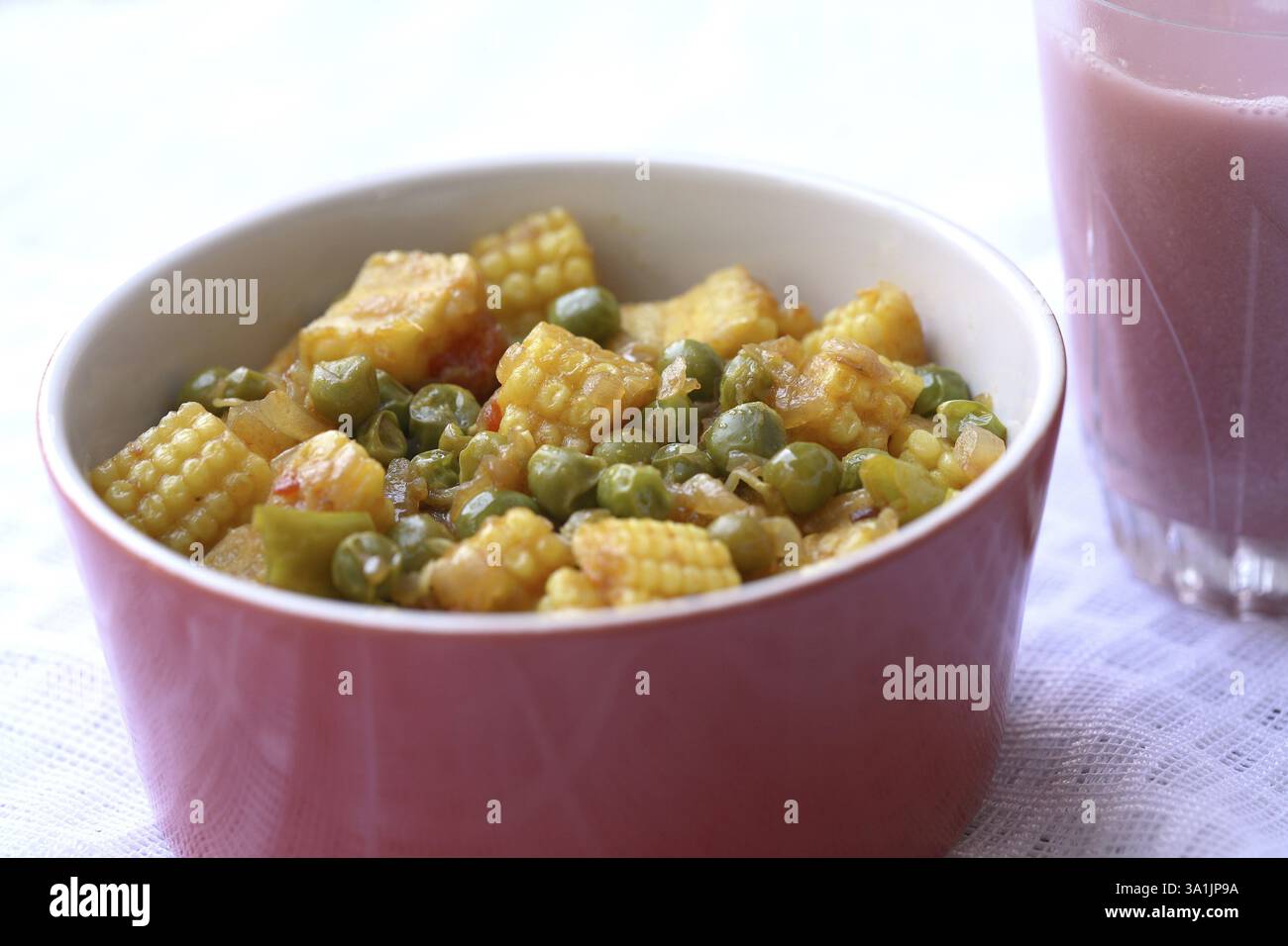 Vegetarian, Mixed vegetable of Baby corn, Green peas, tomato and green ...