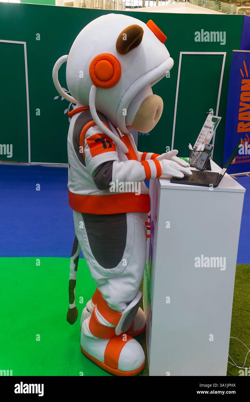 Paris, France. 24th Feb, 2025. Ffrançois Bayrou, prime minister attends ...