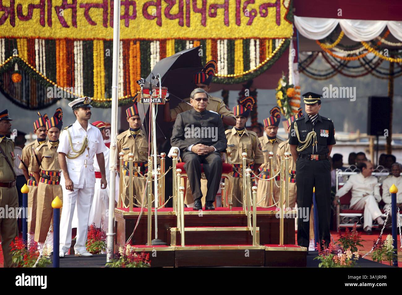 GoverNAr of Maharashtra S M Krishna march pass on the 58th Republic Day ...