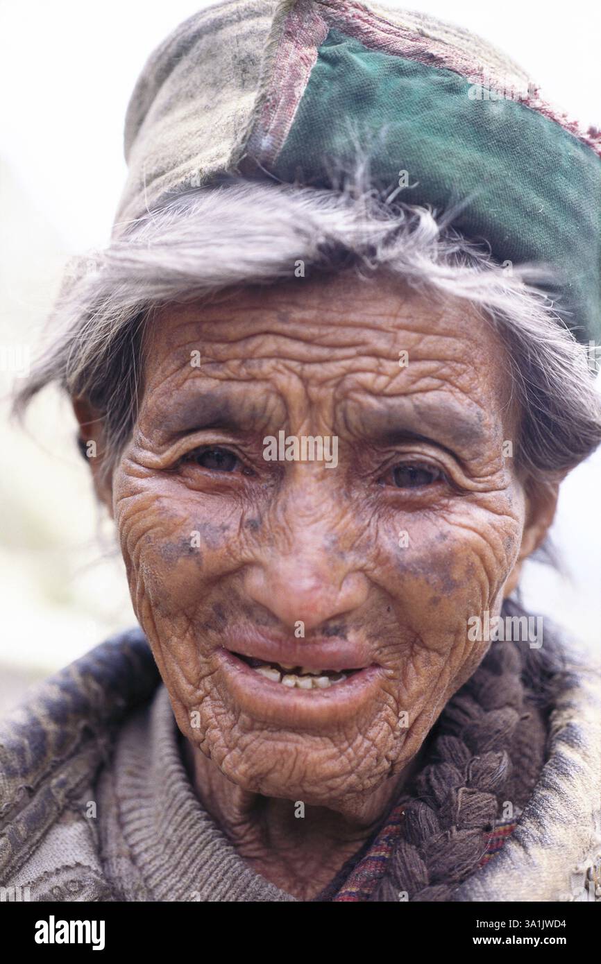 75 year old woman farm labourer, Chitkal, Himachal Pradesh, India, Asia ...