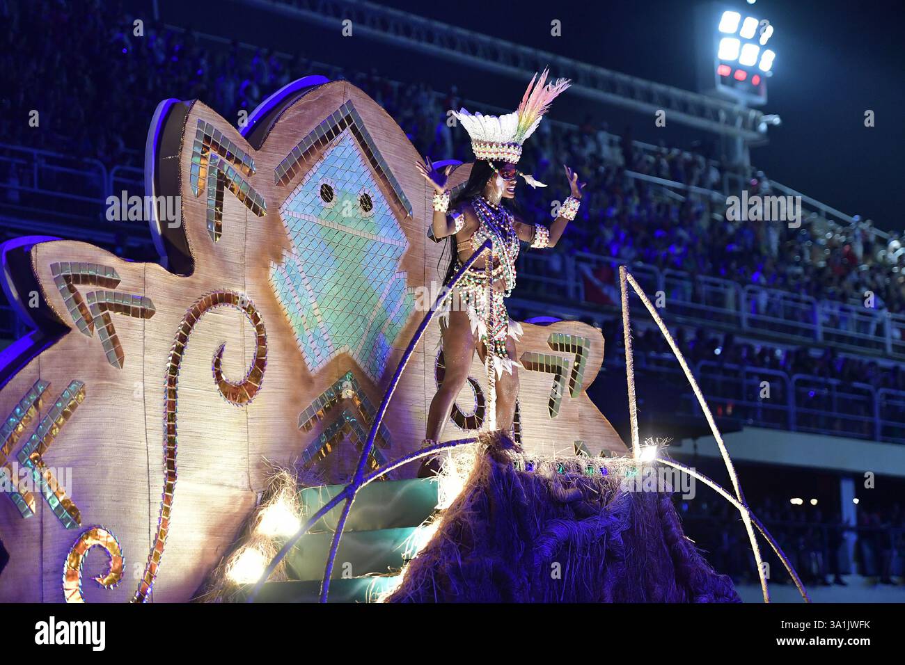 RJ - RIO DE JANEIRO - 03/08/2025 - CARNIVAL RIO 2025, CHAMPIONS PARADE - Members of the Grande ...