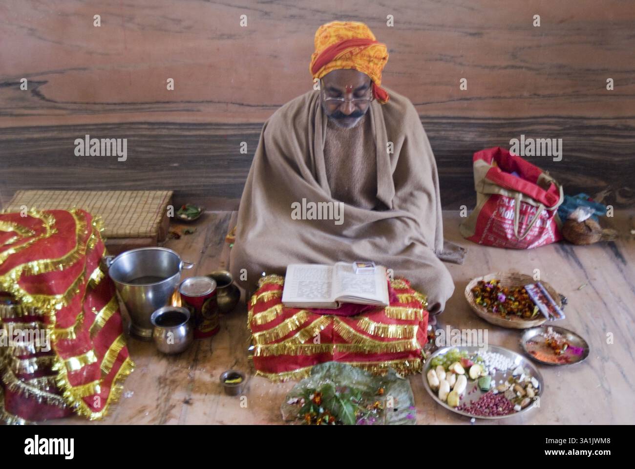 Hindu priest reading scriptures at Bhadrakali temple, Itakhori ...