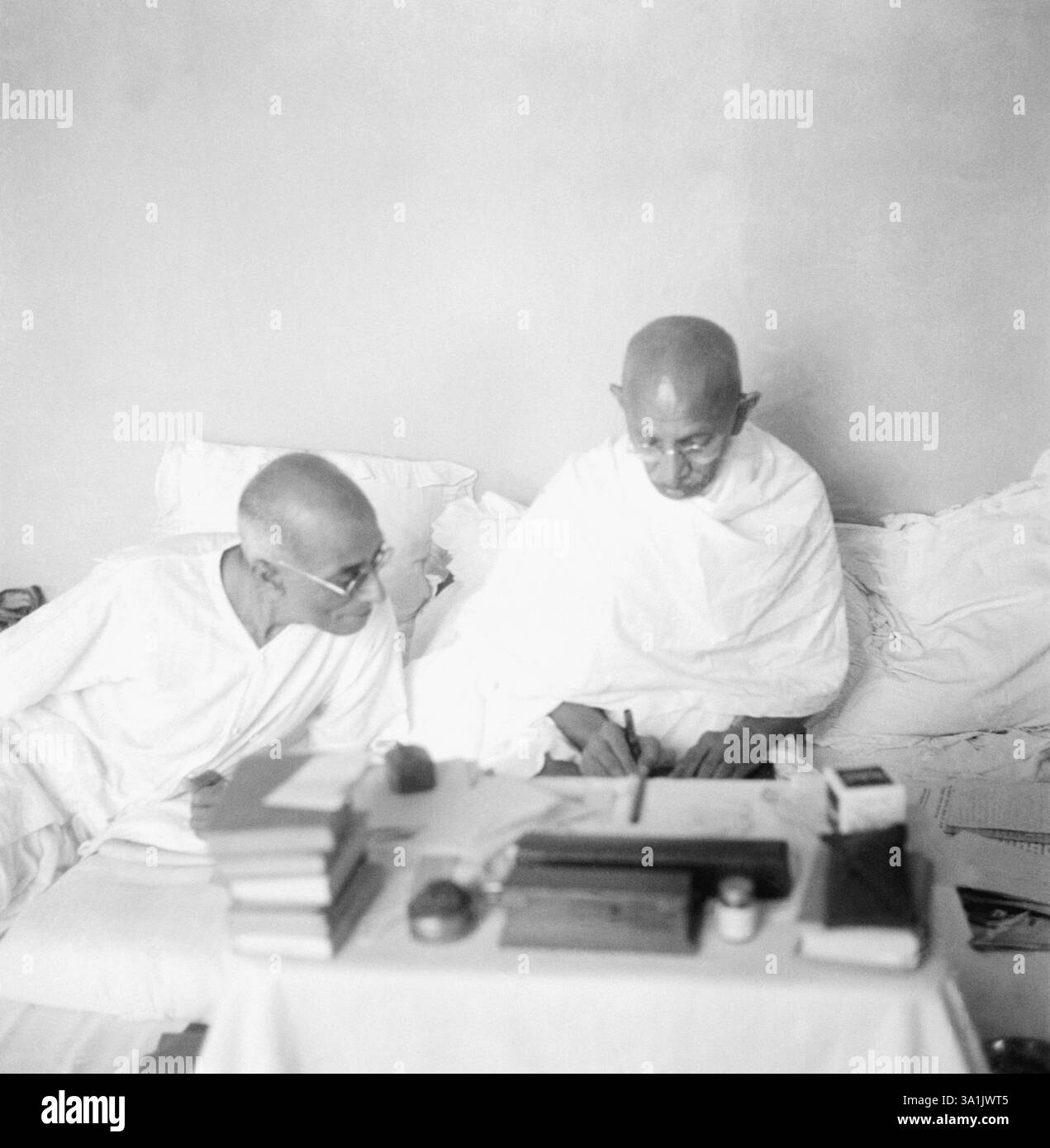 Mahatma Gandhi interacting with Chakravarti Rajagopalachari at Birla ...