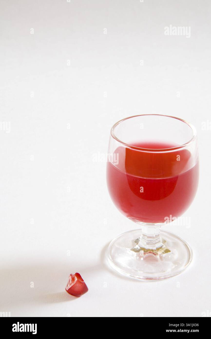 Drinks, Pomegranate seeds Anardana with glass of pulp good for health ...