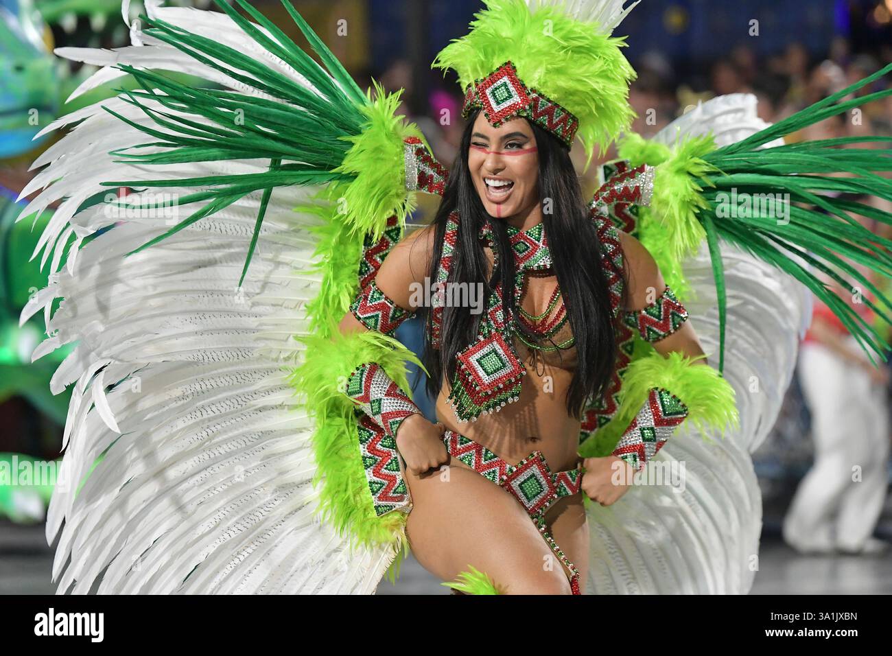 RJ - RIO DE JANEIRO - 03/08/2025 - CARNIVAL RIO 2025, CHAMPIONS PARADE - Isabela Nogueira ...