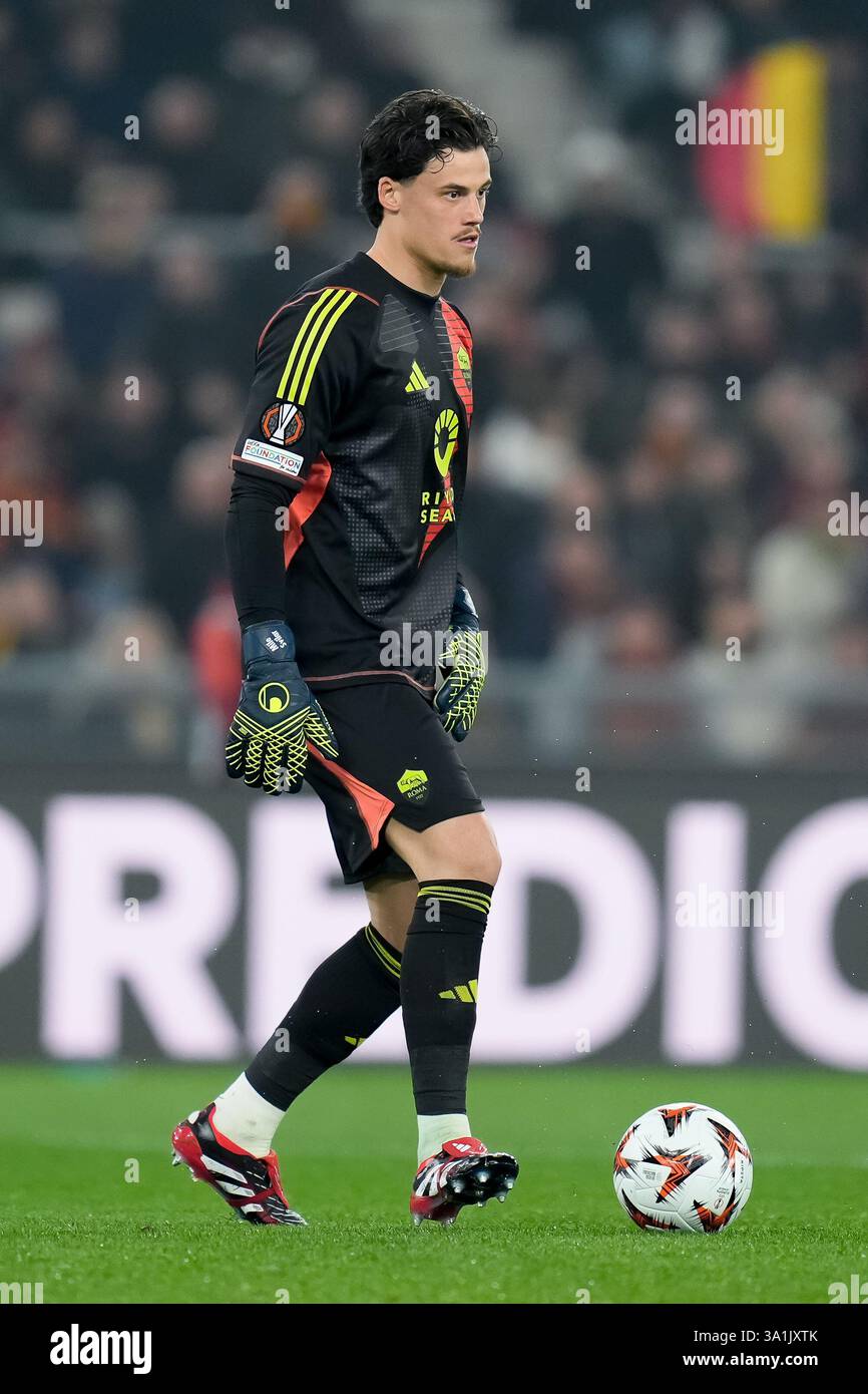 Mile Svilar of AS Roma during the UEFA Europa League 2024/25 Round of ...