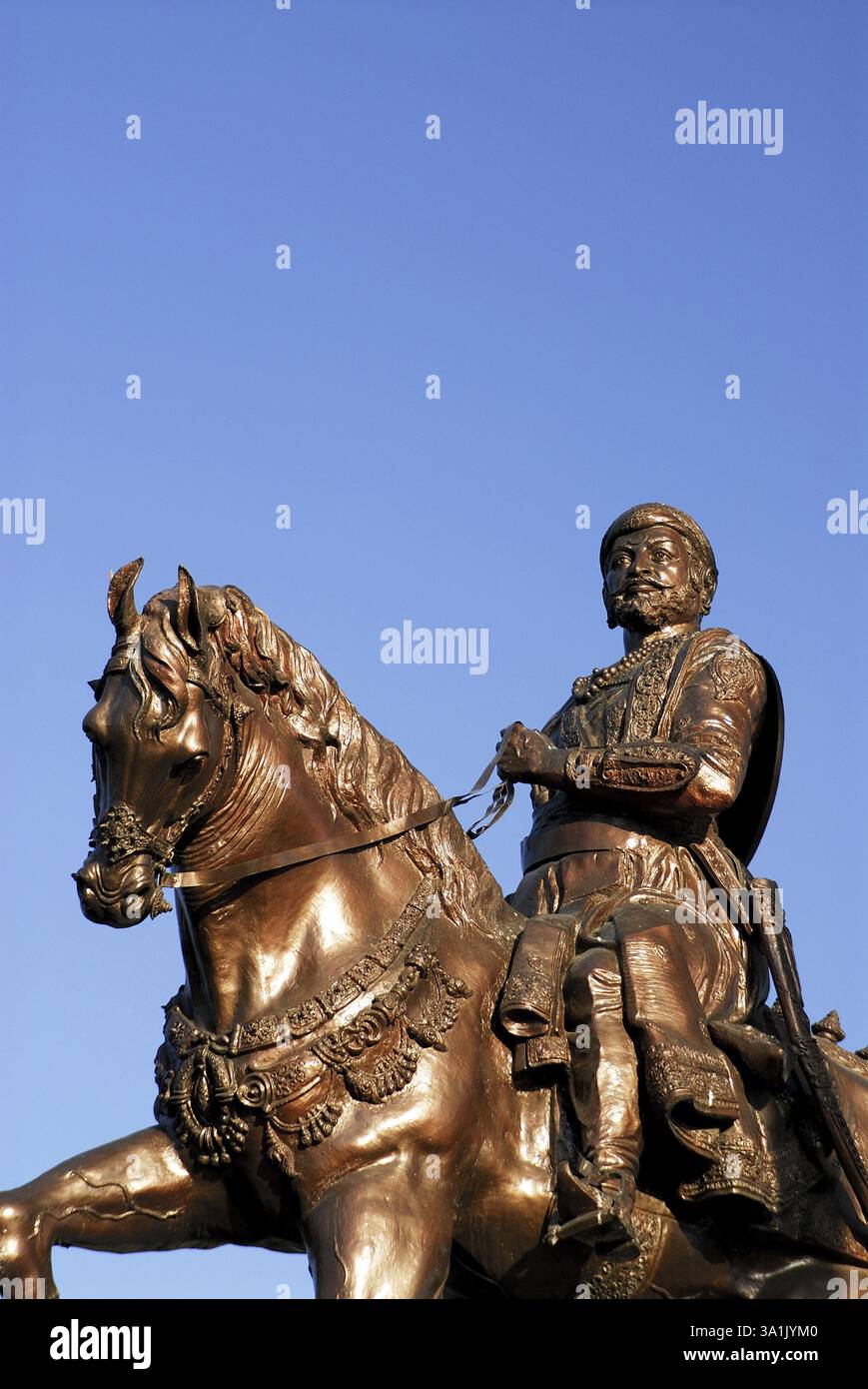 Bronze chhatrapati Shivaji Statue in Parbhani district at Beed ...