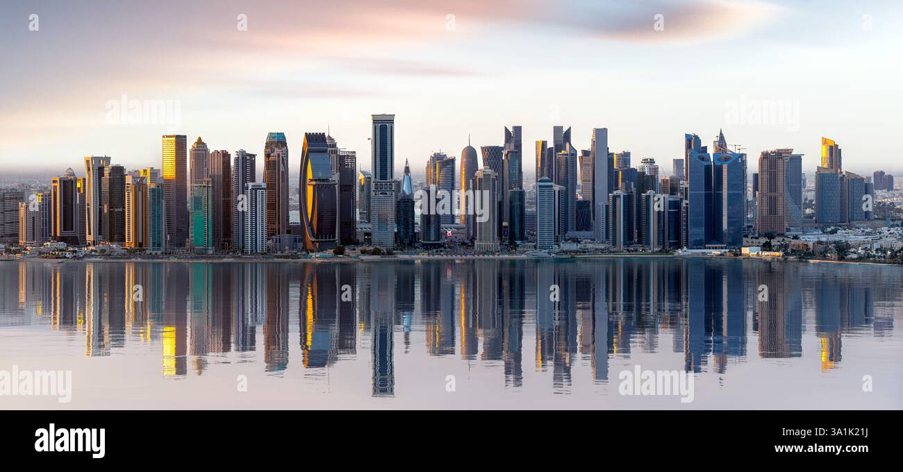Doha corniche doha qatar hi-res stock photography and images - Alamy