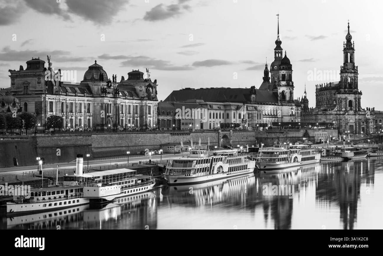 Beautiful Dresden city skyline at Elbe River and Augustus Bridge ...