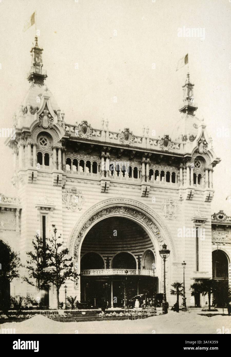World fair in Paris in 1900 - Exposition Universelle 1900 - Entrance to ...