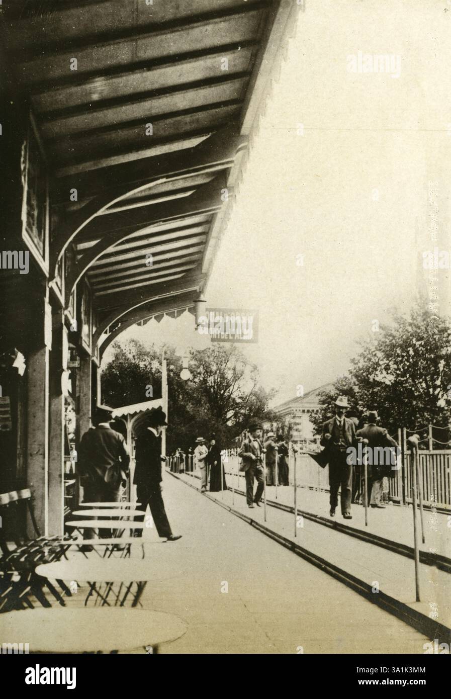 World fair in Paris in 1900 - Exposition Universelle 1900 - Le troittor ...