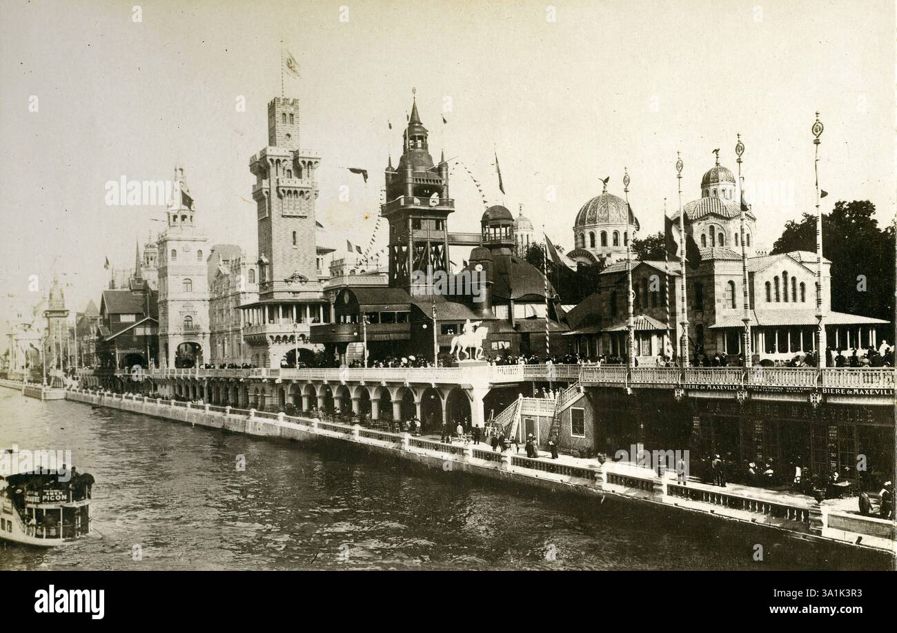 World fair in Paris in 1900 - Exposition Universelle 1900 - Street of ...