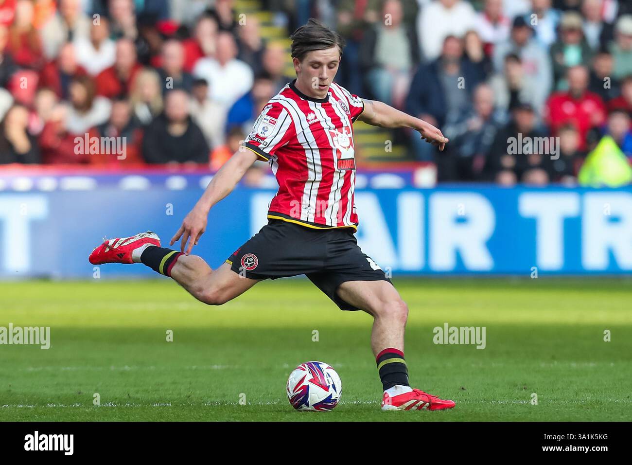 Sydie Peck of Sheffield United passes the ball during the Sheffield ...