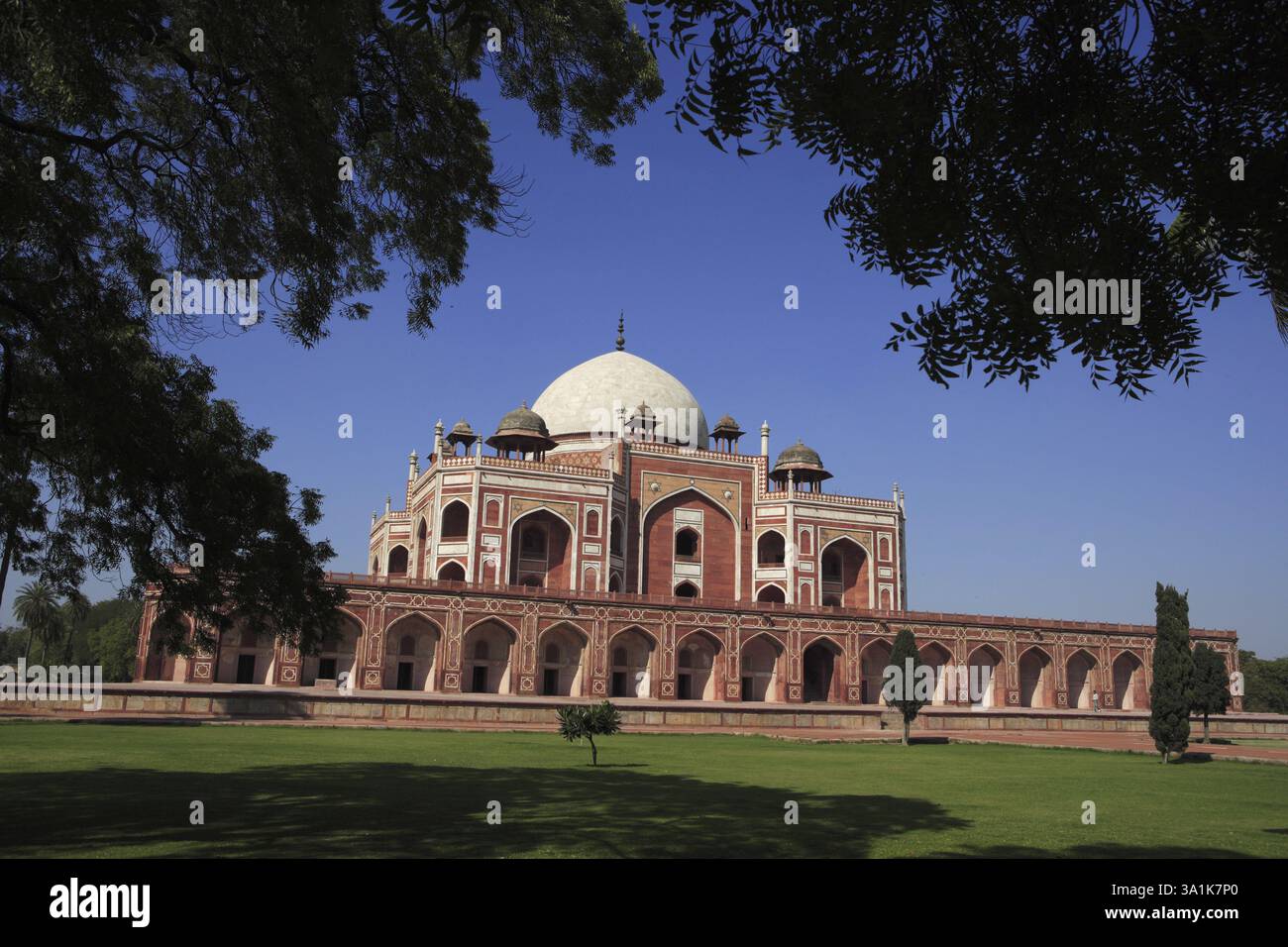 Humayun's tomb built in 1570 made from red sandstone and white marble ...