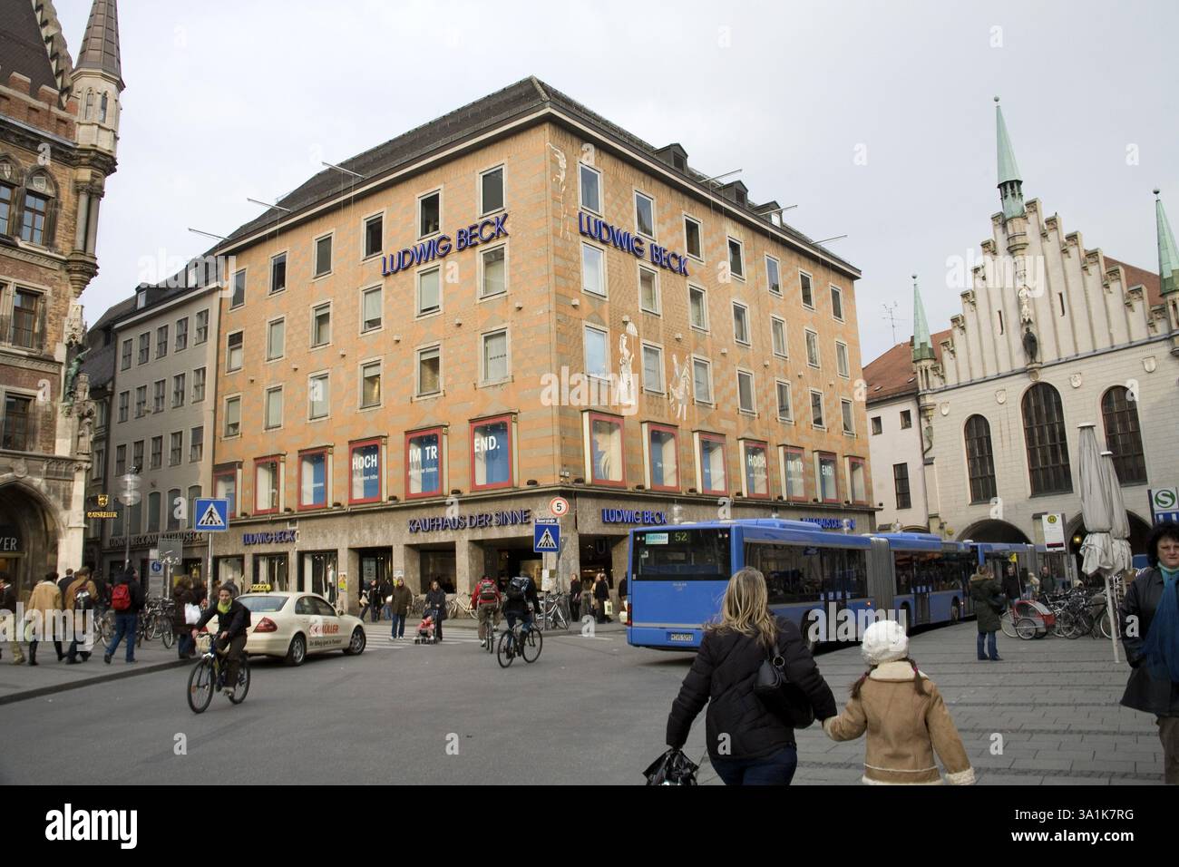Ludwig Beck Building, Street scene City centre old heritage building ...