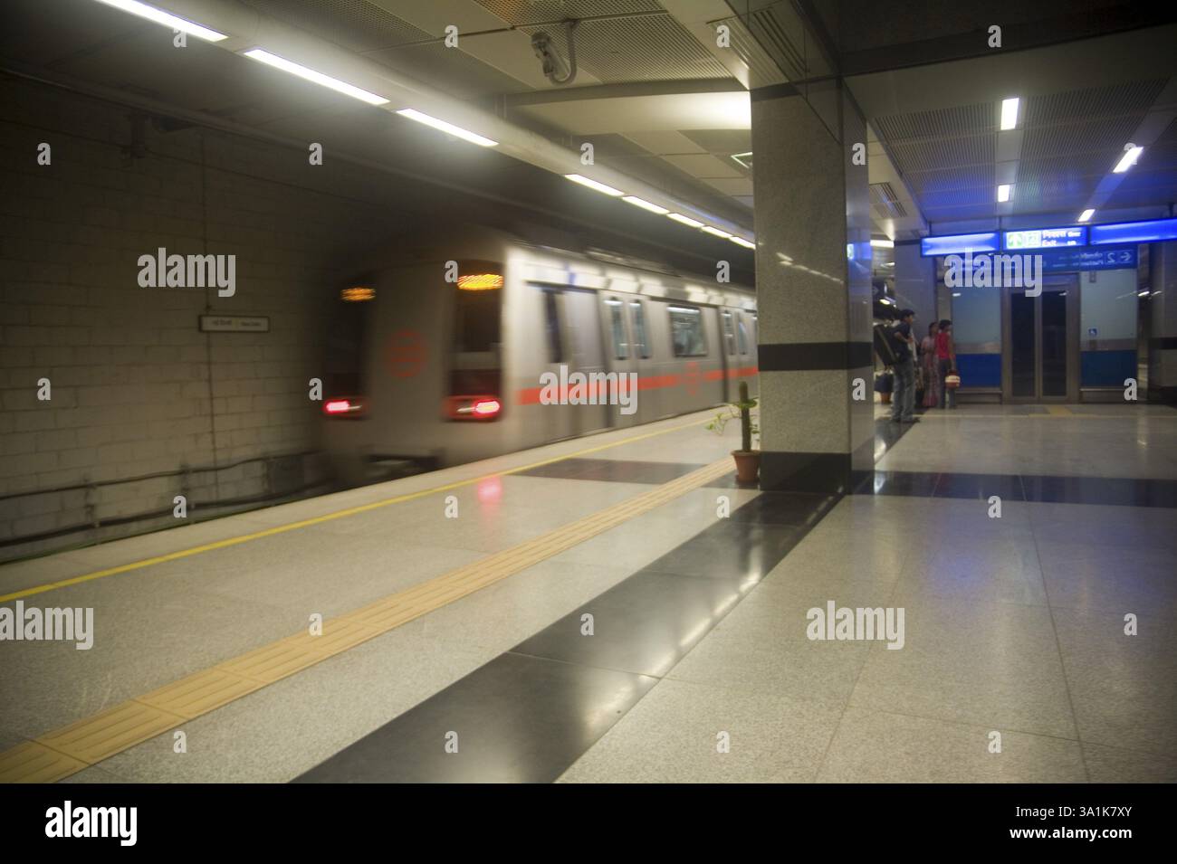 Delhi underground metro railway platform, New Delhi, India, Asia Stock ...