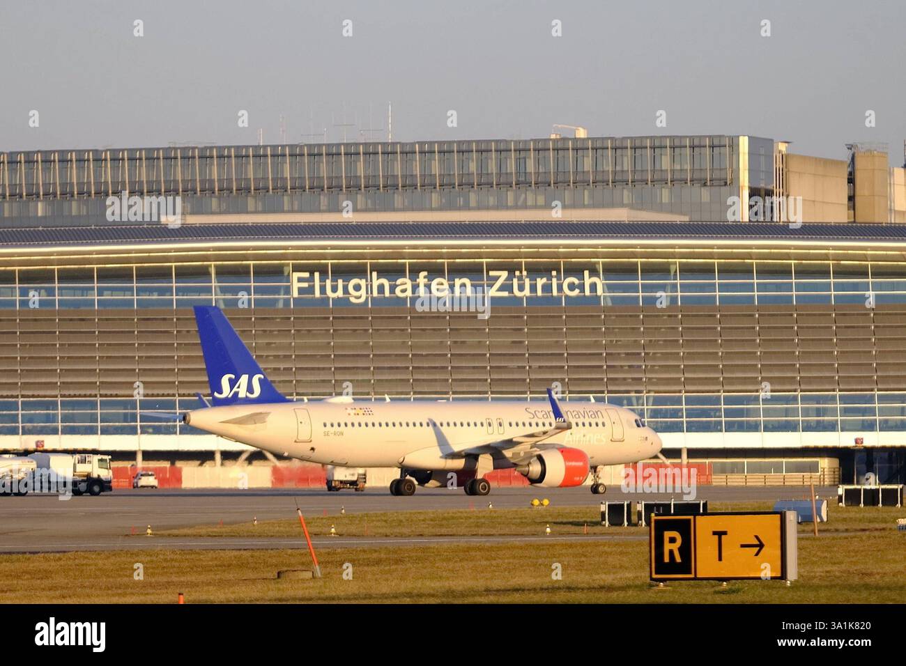 RECORD DATE NOT STATED A SAS Airbus A320 in front of the Zurich ...