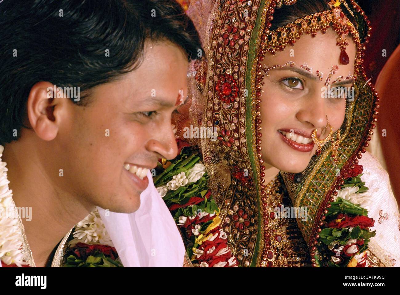 South Asian Indian Hindu gujarati wedding, bride and bridegroom ...