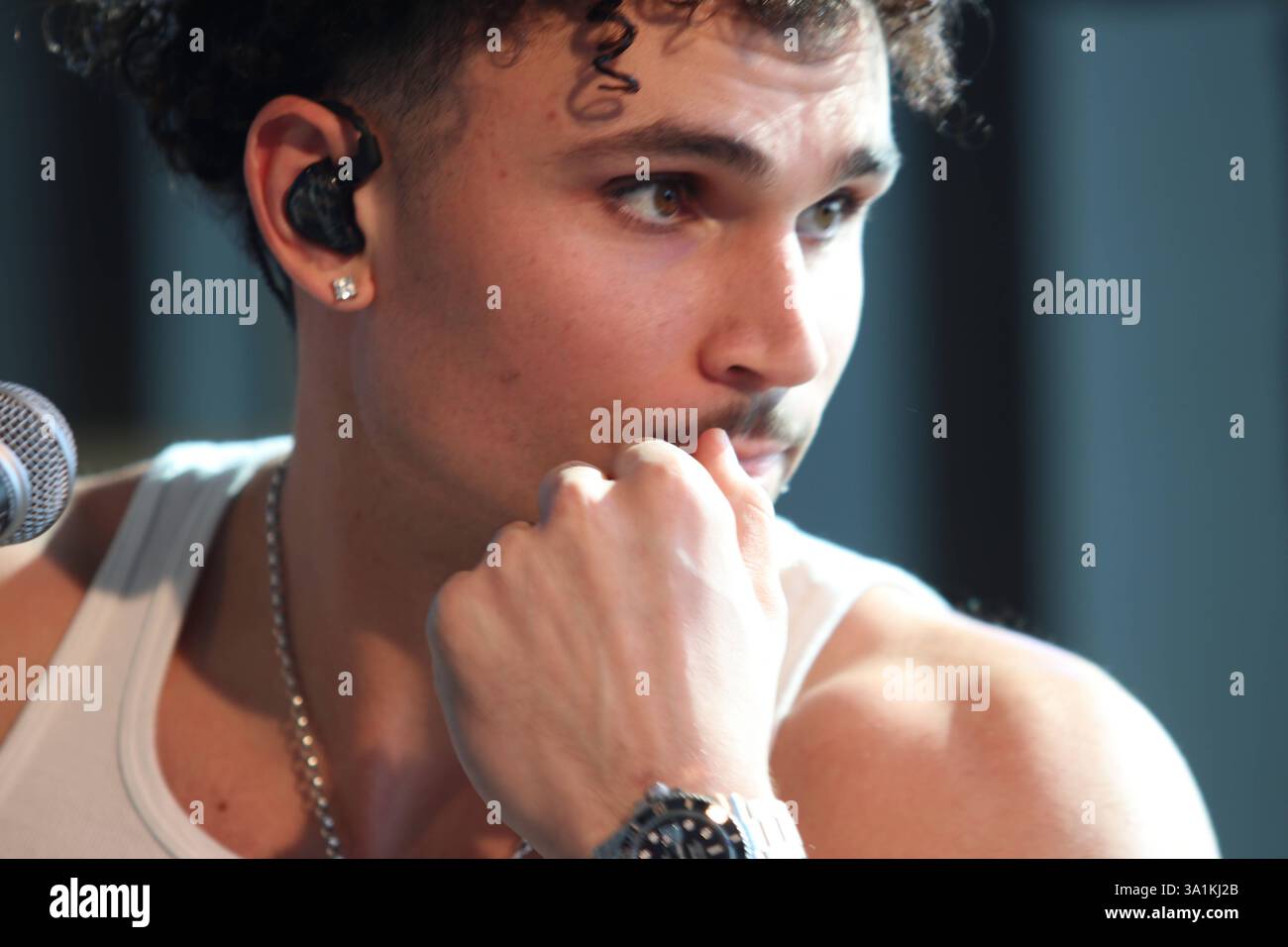 Adrien Nunez beim C2C Country To Country Festival in Berlin 2025 ...