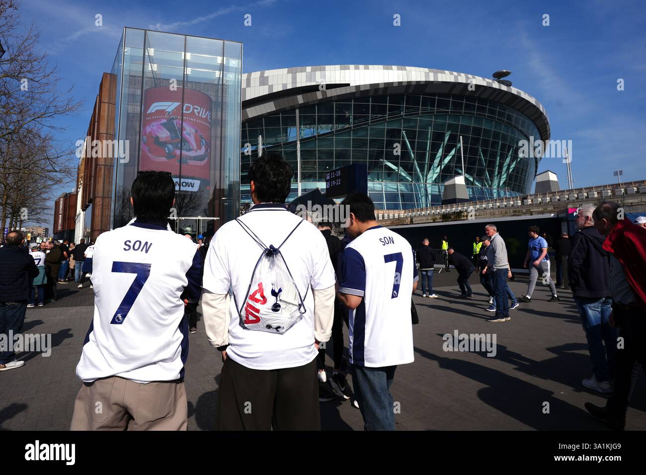 Tottenham Hotspur fans wearing the name and number of Tottenham Hotspur ...