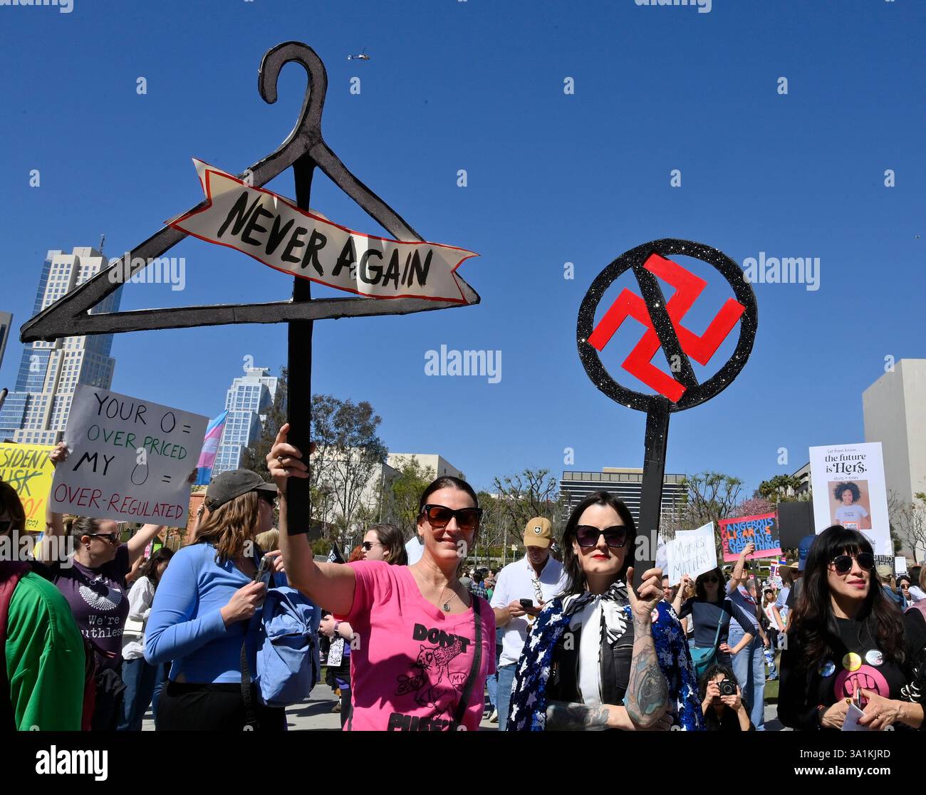 Thousands rally at City Hall after marching from Pershing Square to ...