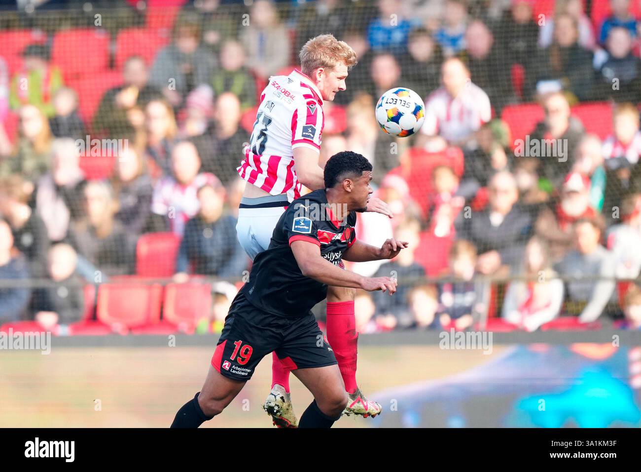 AaB moeder FC Midtjylland i Superligaen paa Aalborg Portland Park i ...