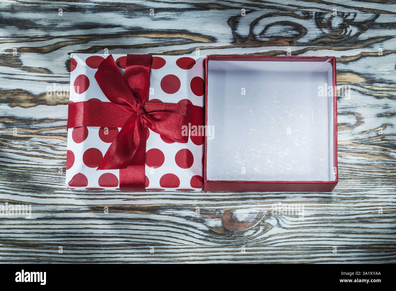 Opened christmas presents hi-res stock photography and images - Alamy