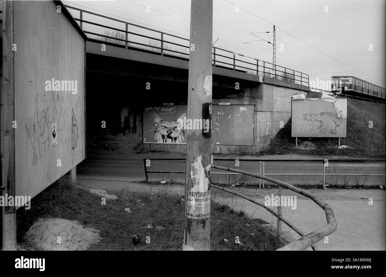 Germany, Muehlenbeck, 14.03.1992, S-Bahn bridge in Muehlenbeck ...