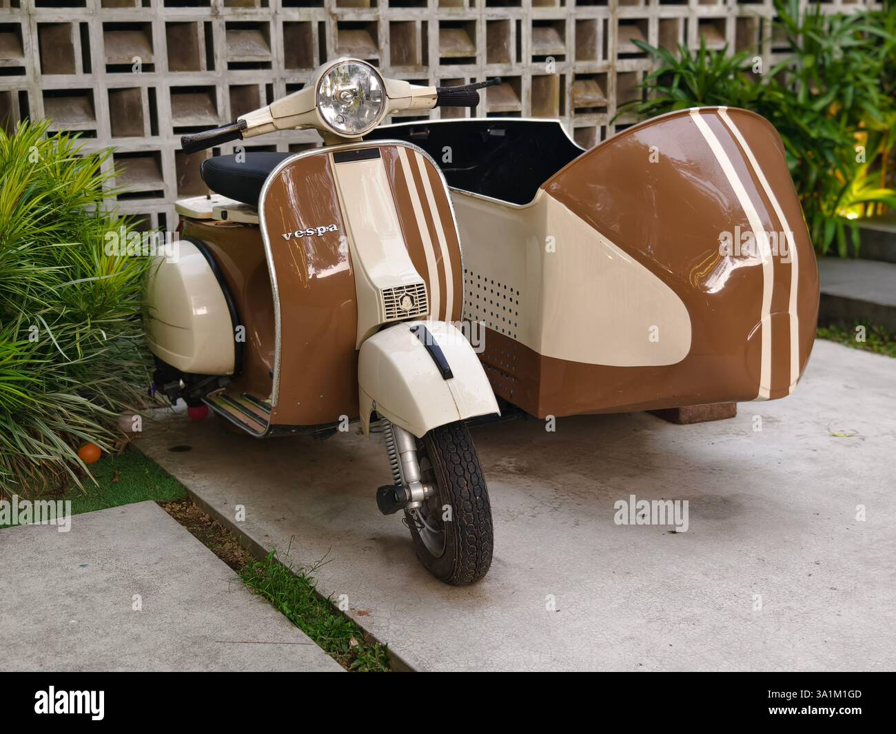 Ubud, Bali, Indonesia - March 8, 2025: A two tone vintage classic Vespa scooter with a sidecar ...