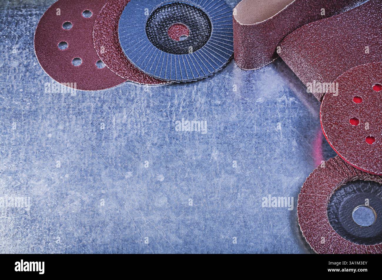 Polishing paper grinding discs abrasive flap wheels on metallic ...