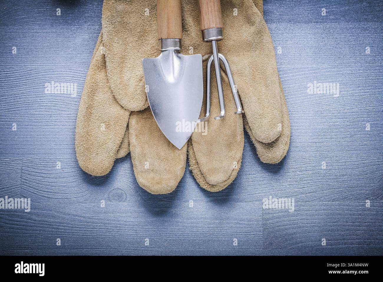Safety glove steel gardening hi-res stock photography and images - Alamy