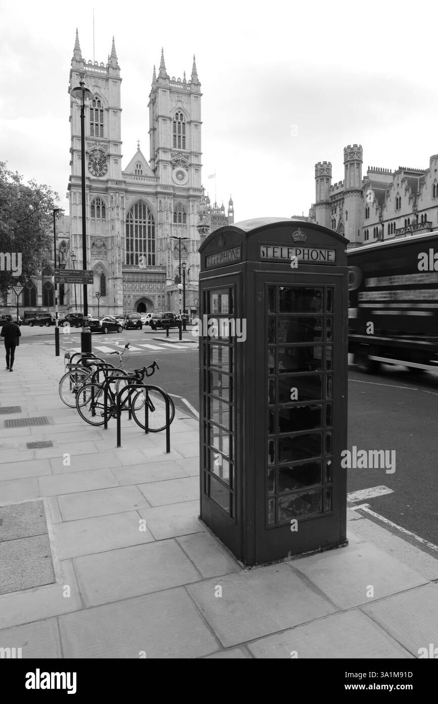 London underground night Black and White Stock Photos & Images - Alamy