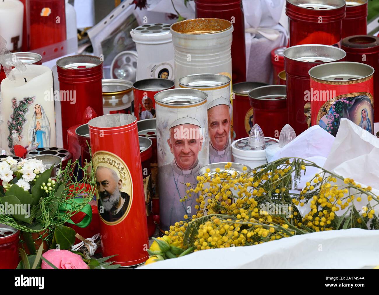 Rome, Italy. 09th Mar, 2025. People pray near the statue of John Paul ...
