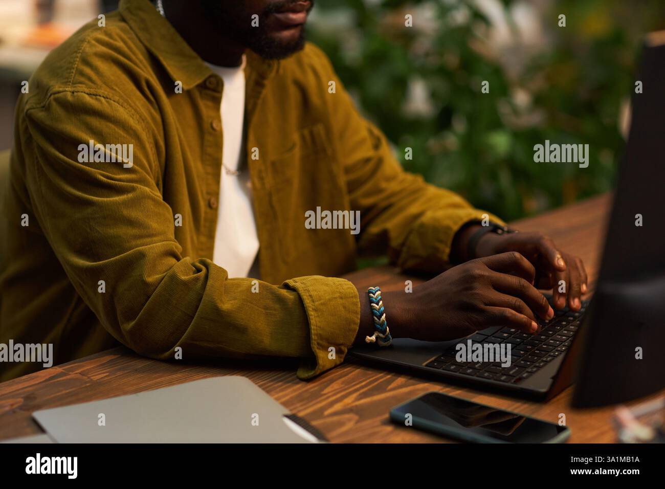 Close up specialist typing hi-res stock photography and images - Alamy