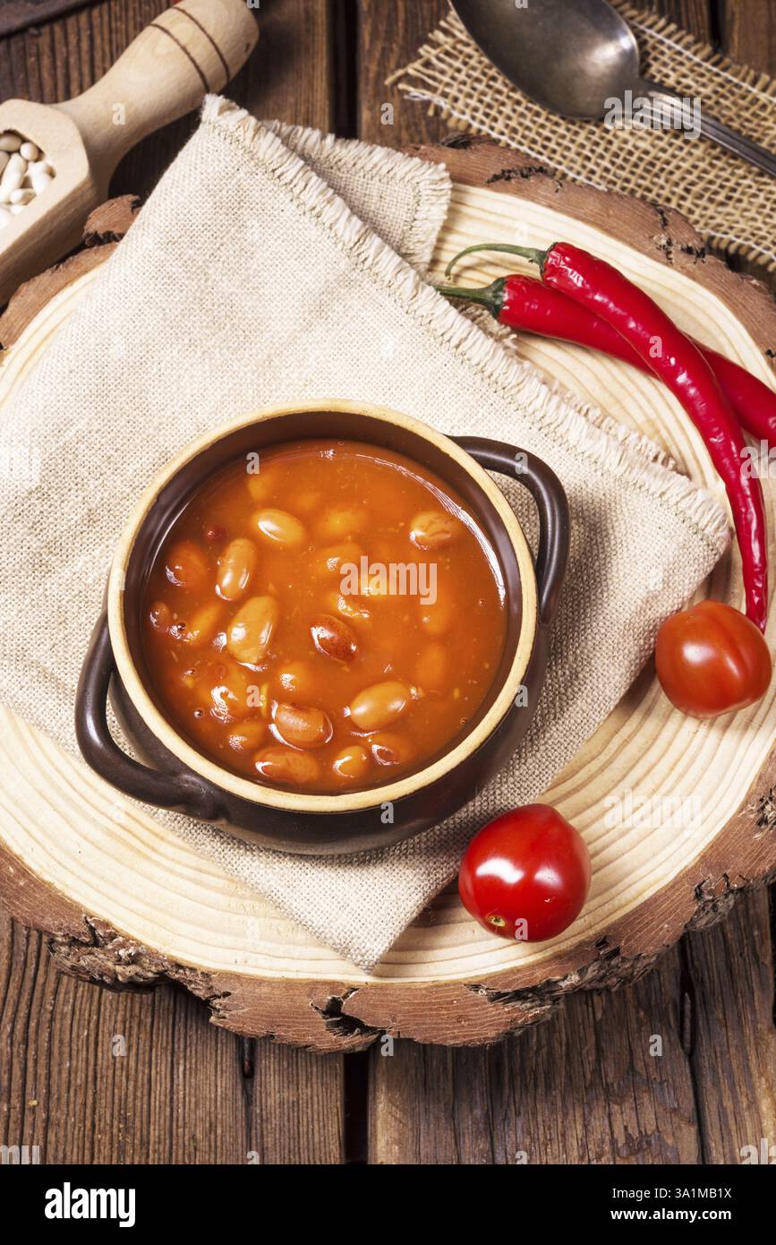 Baked beans in tomato sauce Stock Photo - Alamy