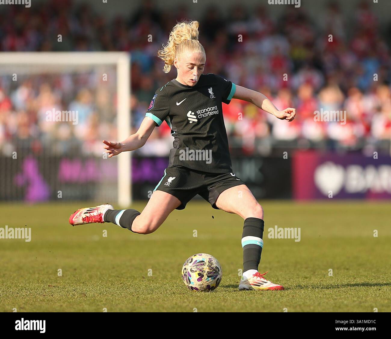 Borehamwood, England, March 09 2025: Grace Fisk (4 Liverpool) plays a ...