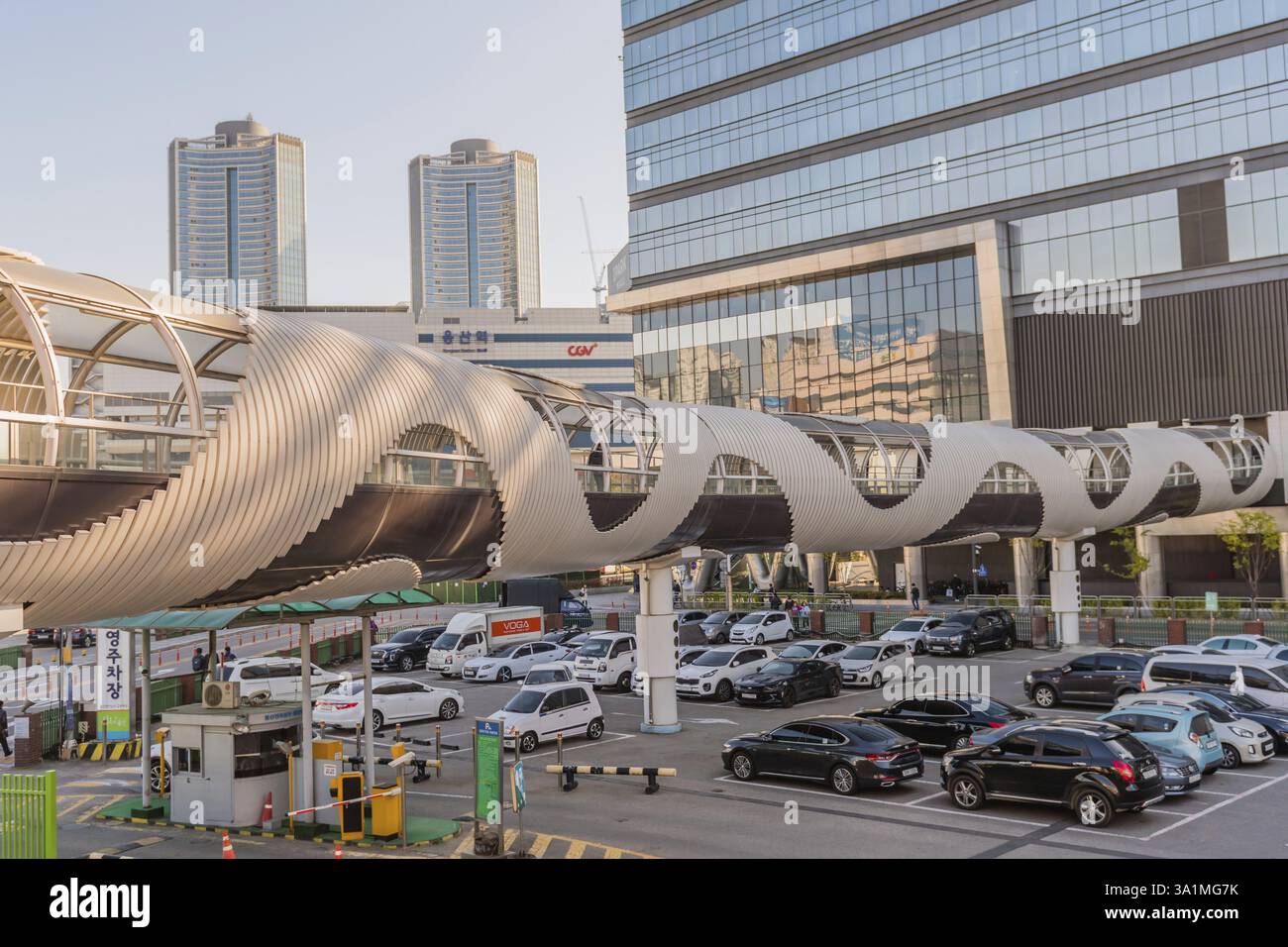 Seoul, South Korea, NAvember 09, 2019: Exterior of covered pedestrian ...