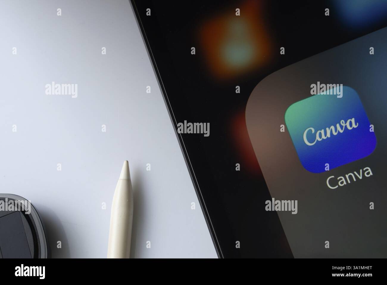 A close up of an iPad screen displaying the canva app Stock Photo - Alamy