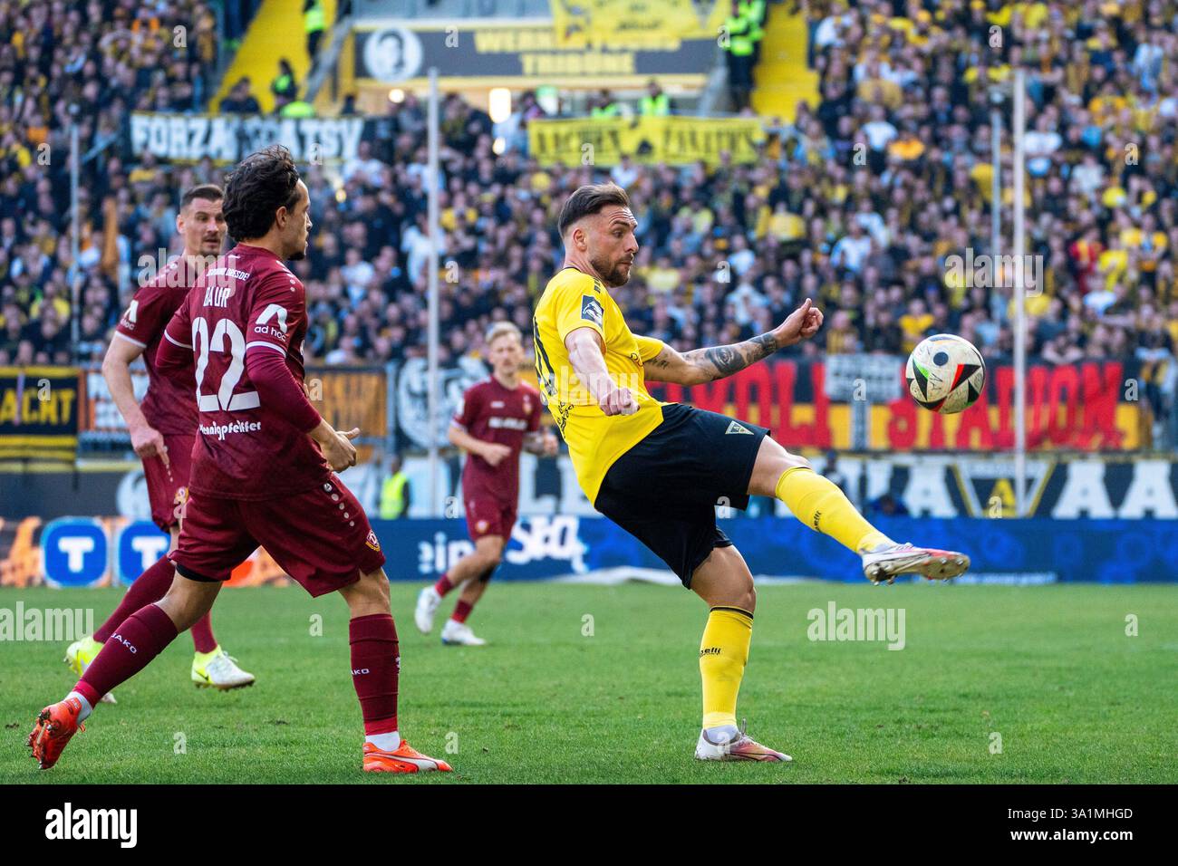 Aachen, Deutschland. 08th Mar, 2025. Nils Winter (Alemannia Aachen, #30) TSV Alemannia Aachen vs ...