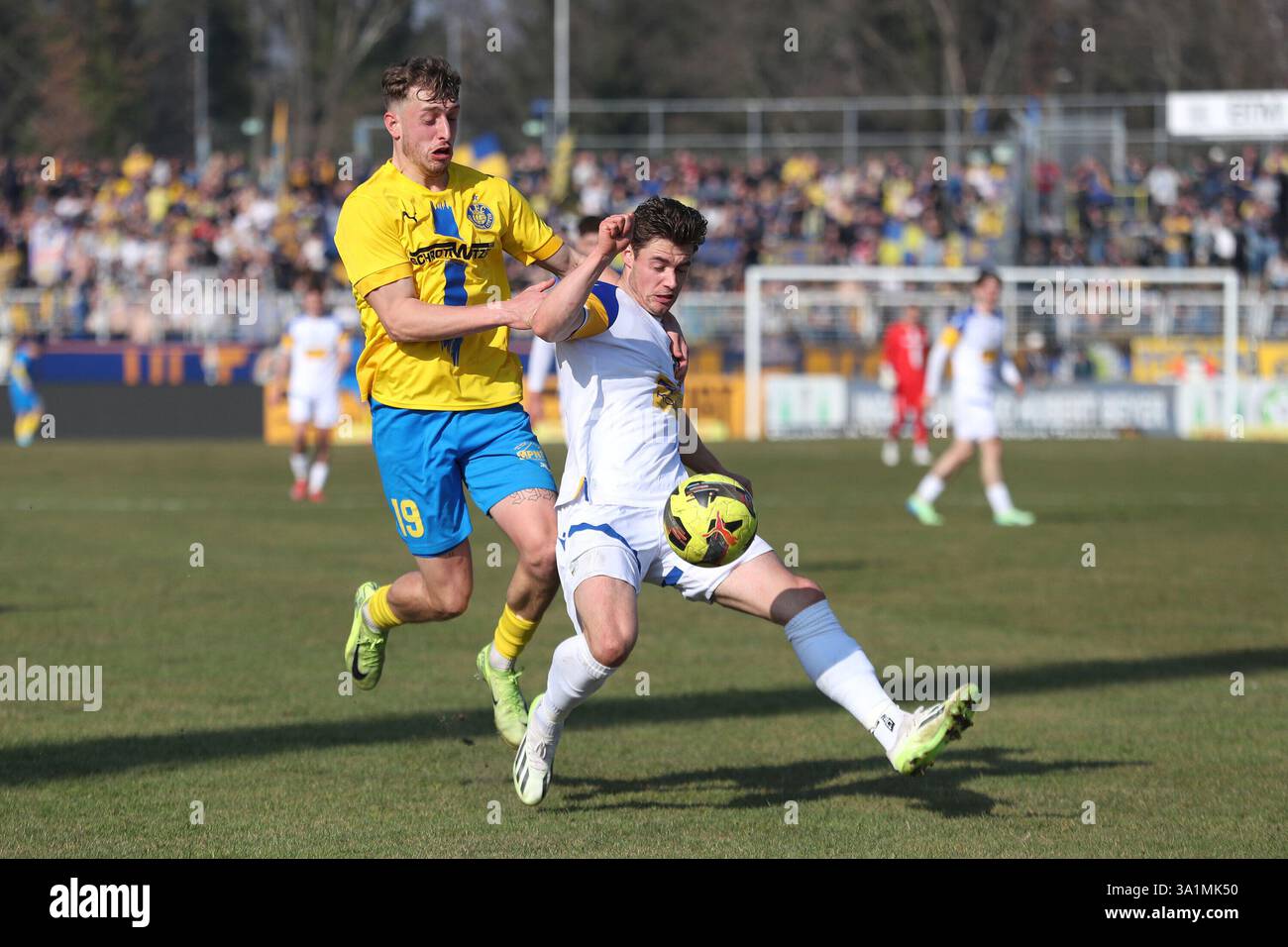 Leipzig, Deutschland. 09th Mar, 2025. Noel Eichinger (19, Lok Leipzig ...