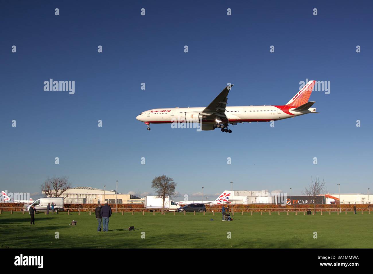 Air India Boeing 777-3FX(ER) VT-AEN from Mumbai, flies low over Myrtle ...