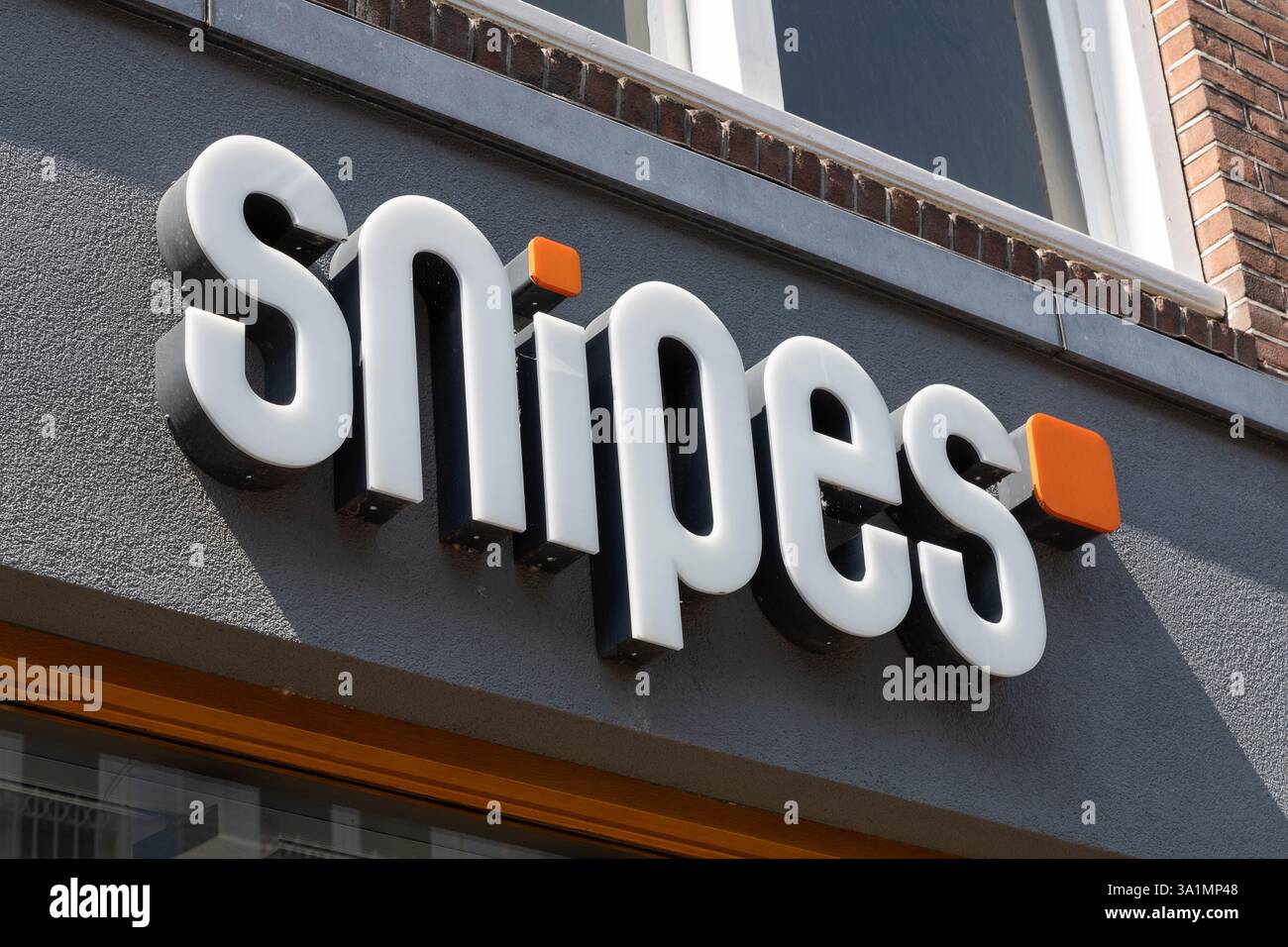 Streetwear hi-res stock photography and images - Alamy