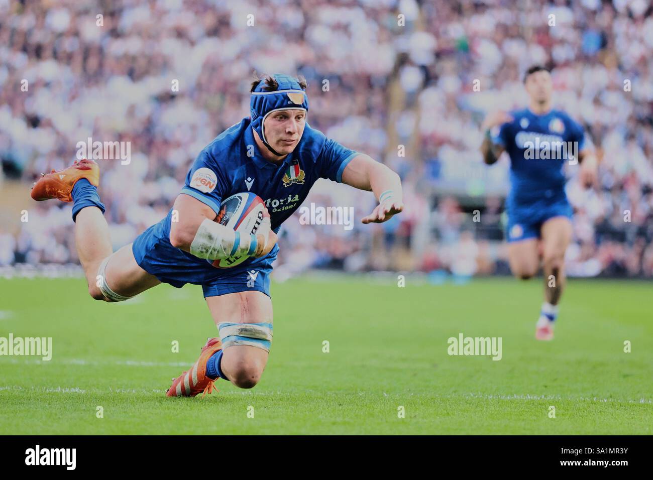 Italy's Ross Vintcent, dives over the line to score a try during the ...